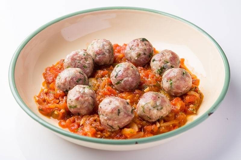 Albondigas Con Tomata Salsa Y Cilantro / Chicken Meat Balls In Tomato ...