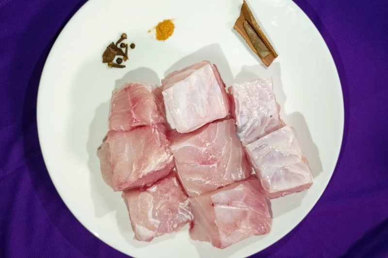 Parrot Fish - Curry Cut (480g to 500g Pack) (May include head pieces ...