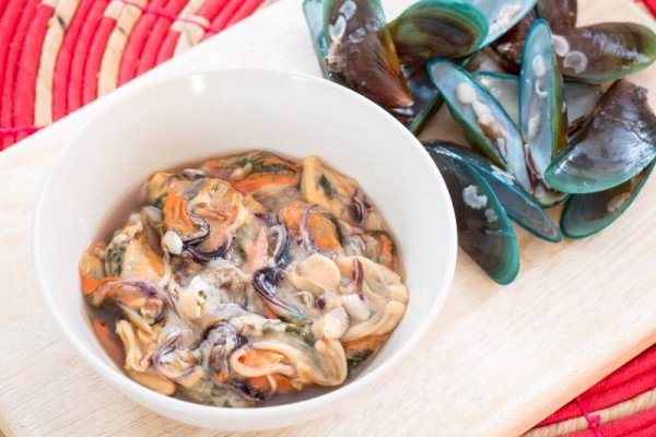 Green Mussels / Kallumakkaya Raw Meat (un-boiled and un-cleaned) - 200g ...