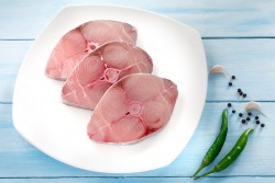 Premium Cochin Seer Fish/Surmai/Neymeen : Buy online | freshtohome.com