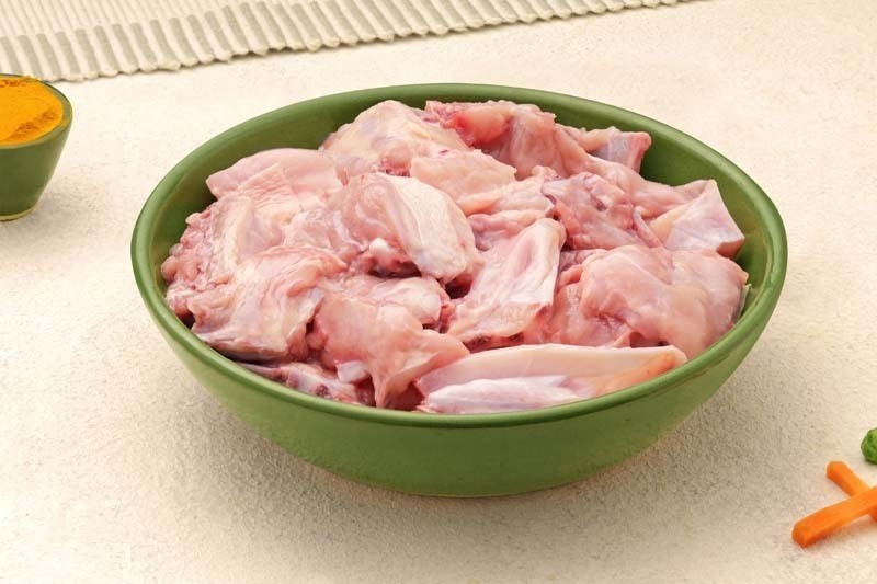 Premium Chunky Chicken Meat & Bones, Small Cuts (Preferred for Pets ...