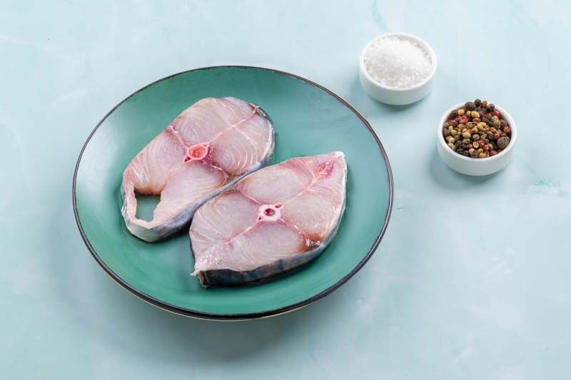 Premium Cochin Seer Fish/Surmai/Neymeen : Buy online | freshtohome.com