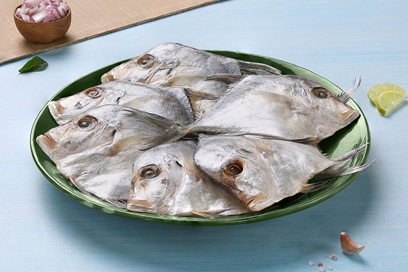 Silver Trevally / Kannadi Vatta (Small) - Whole : Buy online ...